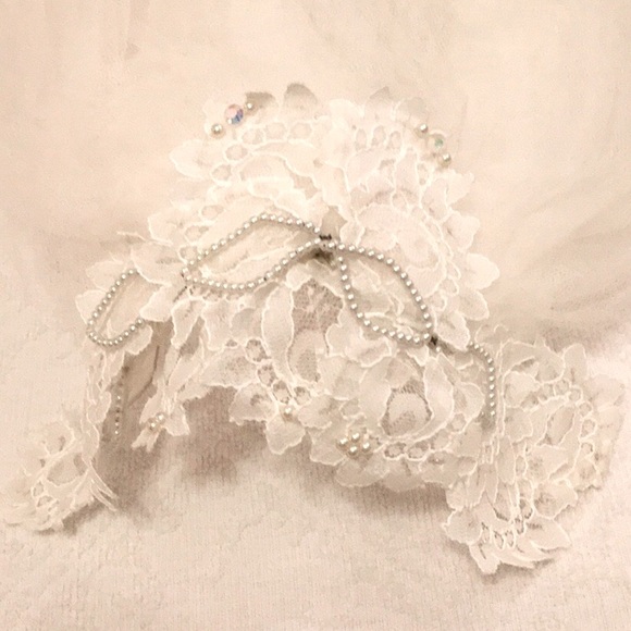Vintage | Dresses | Vintage Wedding Floral Lace Pearl Vail With 2 ...